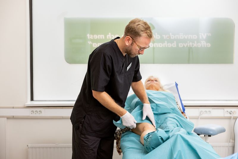 What your legs look like after varicose vein laser treatment (with before-and-after examples ...